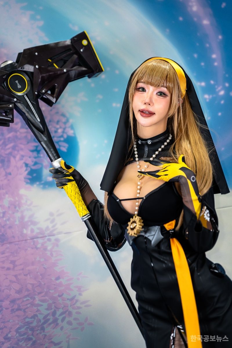 [AGF 2025] "미래를 보는 여신이 현실로"… 스마일게이트 부스, 민한나의 압도적 '티에리아' 코스프레 화제 | 용산공보뉴스